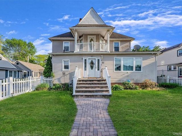 80 George St, Babylon, NY 11702