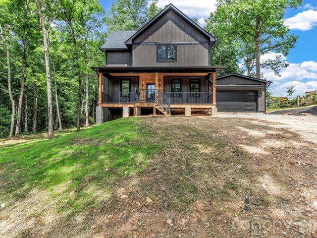 80 Goldenwood Ln, Mills River, NC 28759