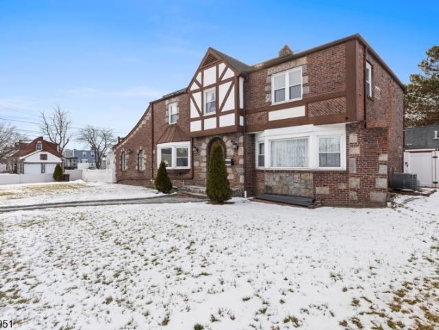 80 Glenwood Ave, Elmwood Park, NJ 07407 | MLS #4010 | Compass