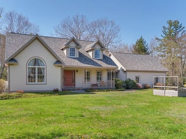80 Grandview Dr, Belgrade, ME 04917