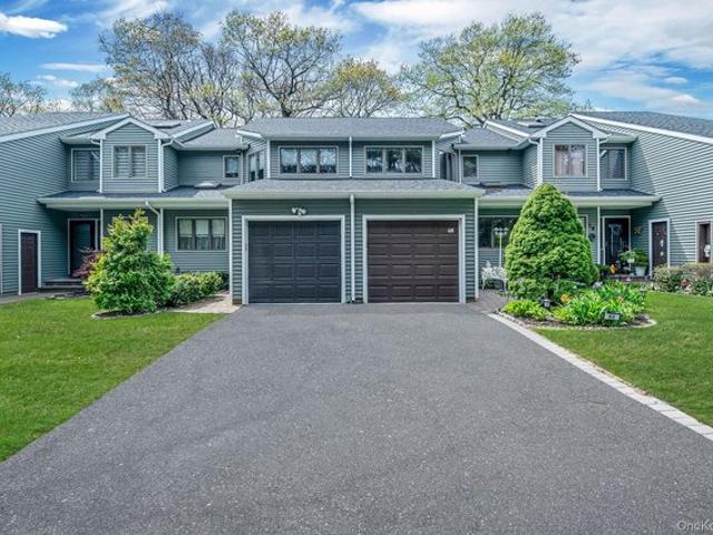 80 Jeremy Cir, Nesconset, NY 11767