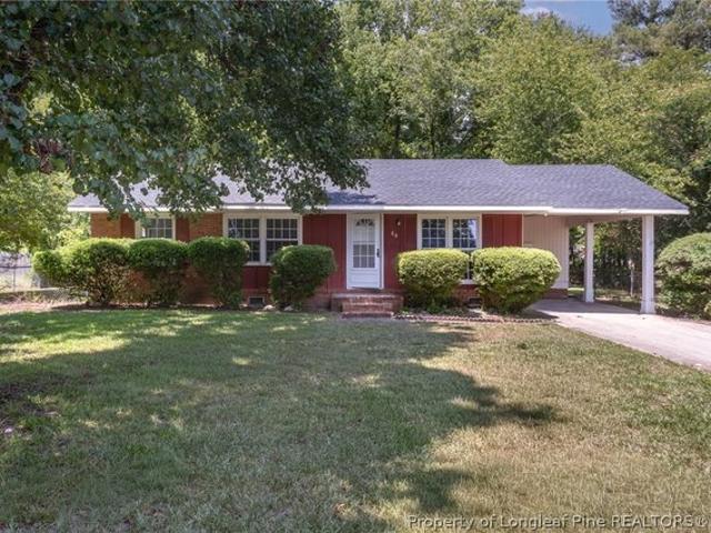 80 Lakeview Dr, Spring Lake, NC 28390