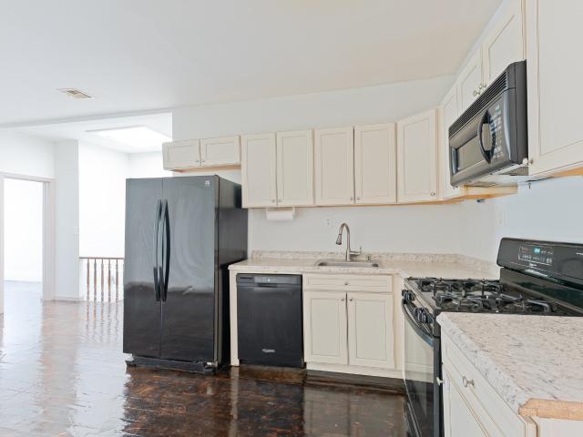 80 Linden Ave # 2