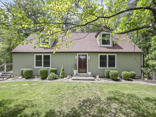 80 Lodge Ln, Sugar Grove, OH 43155