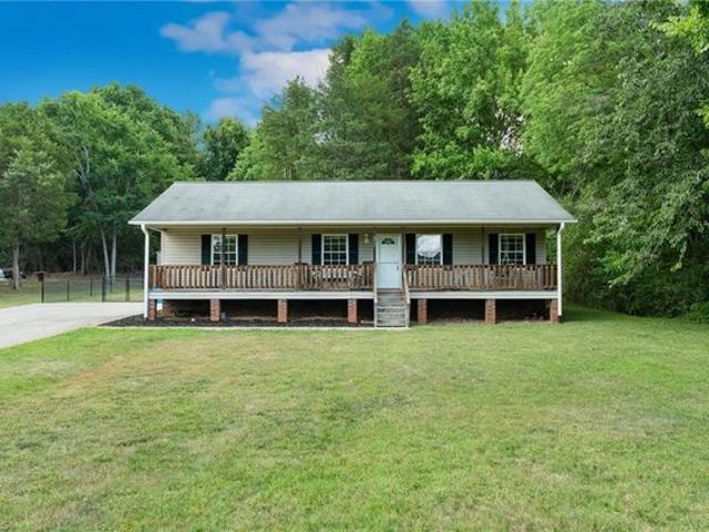 80 Meadowdale Dr, Denton, NC 27239