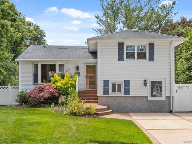 80 N Pine St, Massapequa, NY 11758