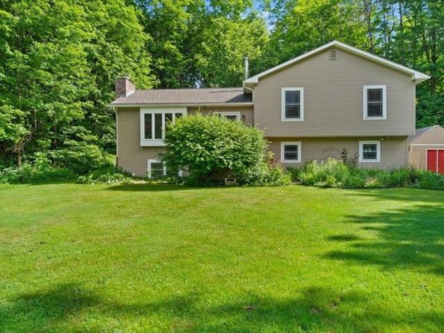 80 Phoenix Cir, Richmond, VT 05477