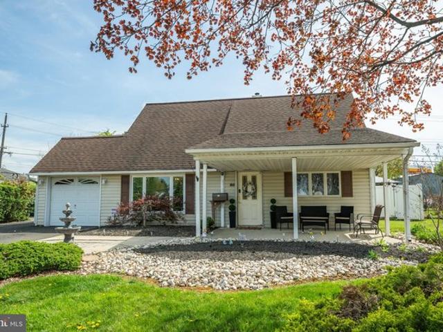 80 Quarry Rd, Levittown, PA 19057