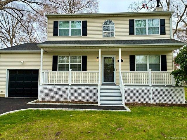 80 Queen Rd, Mastic Beach, NY 11951