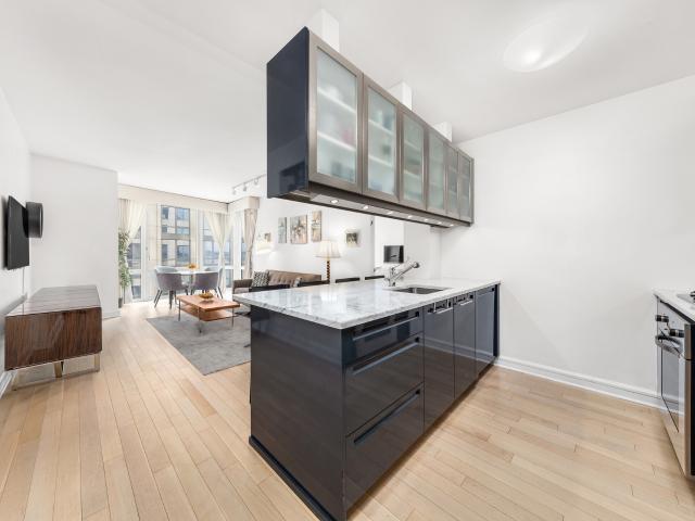 80 RIVERSIDE Boulevard 12N