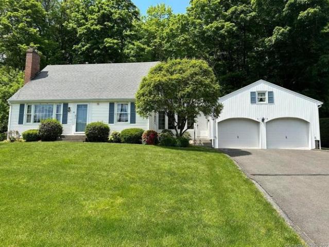 80 Robindale Dr, Berlin, CT 06037