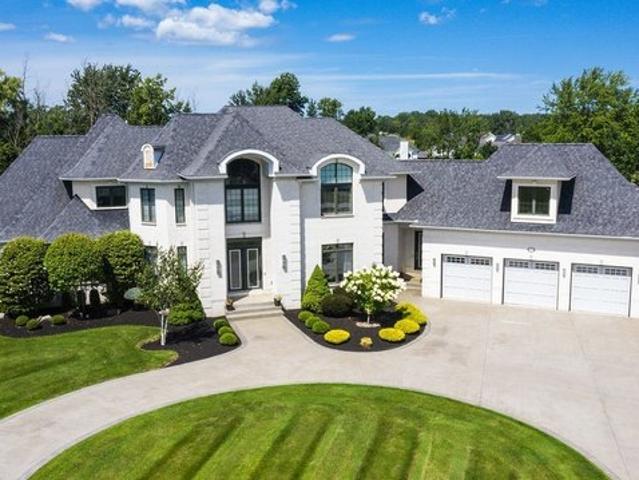 80 Sanctuary Ct, Buffalo, NY 14221