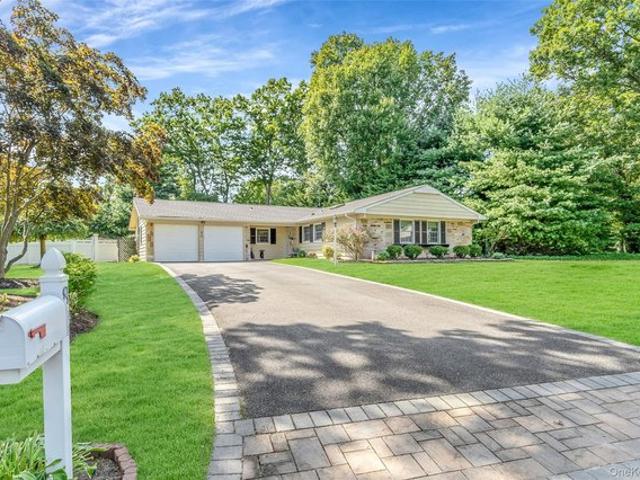 80 Sycamore Cir, Stony Brook, NY 11790