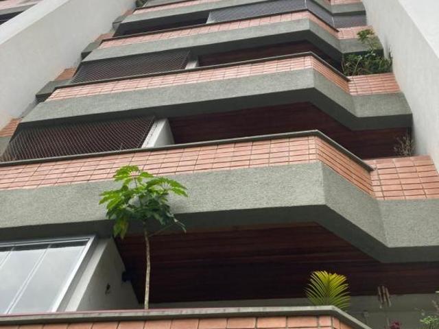 80m² • 1 suite + 2 quartos • 3 banhos • 2 vagas