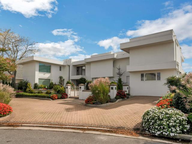 8104 Bayshore Dr
