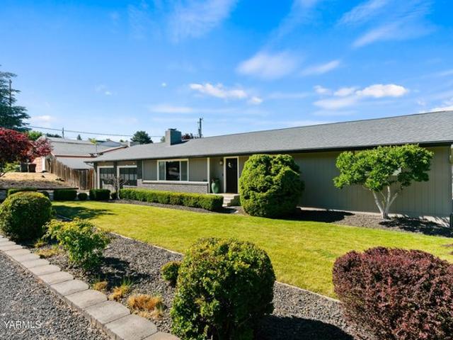 8104 Viewcrest Way, Yakima, WA 98908