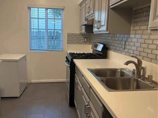8105 Canby Ave, Unit 4, Reseda, CA 91335 | MLS #SR26043 | Compass