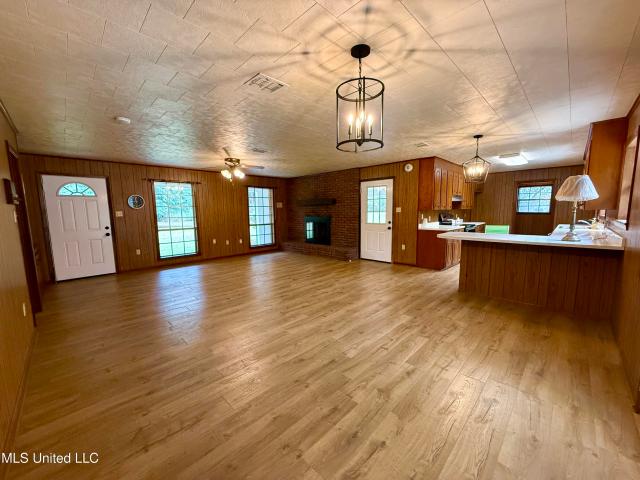 8105 Centerville Road