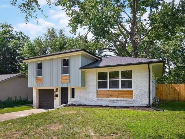 8105 E 91st St, Kansas City, MO 64138