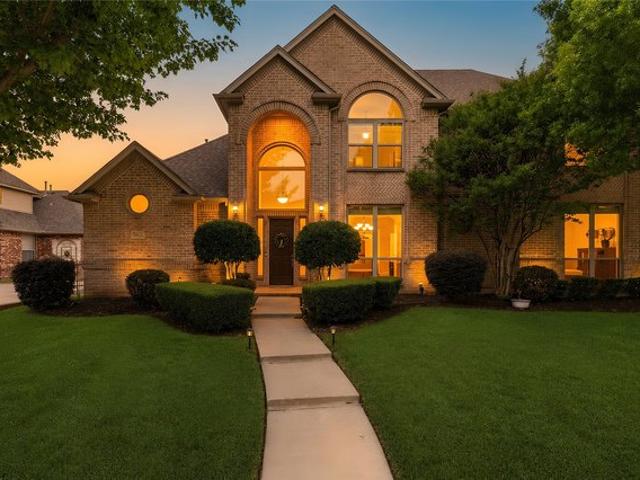 8105 Thornwood Dr, North Richland Hills, TX 76182