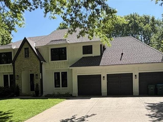 8105 W 99th St, Overland Park, KS 66212