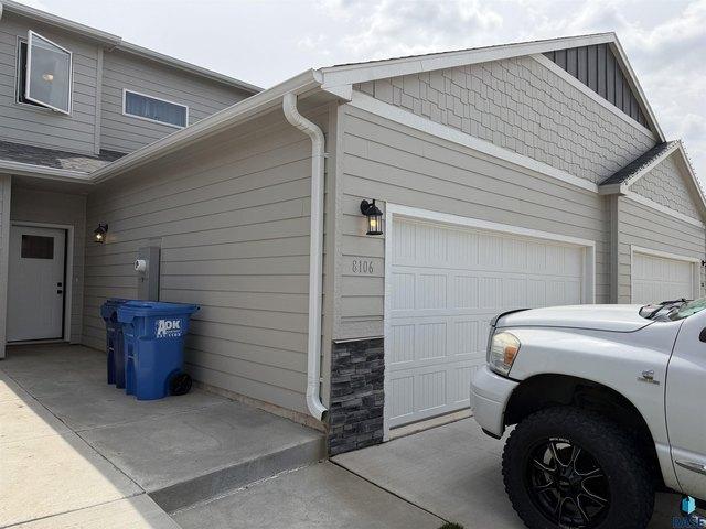 8106 E Tencate Pl, Sioux Falls, SD 57110