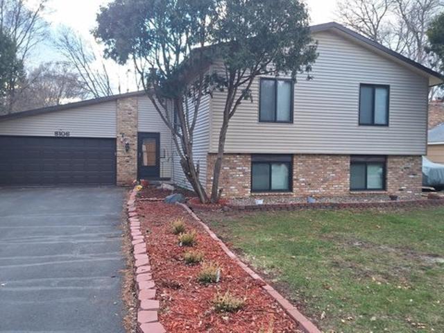 8106 Groveland Rd, Mounds View, MN 55112