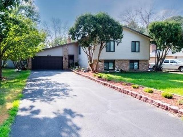 8106 Groveland Rd, Mounds View, MN 55112