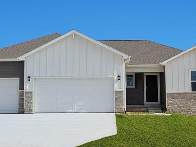 8106 S 200th St, Gretna, NE 68028
