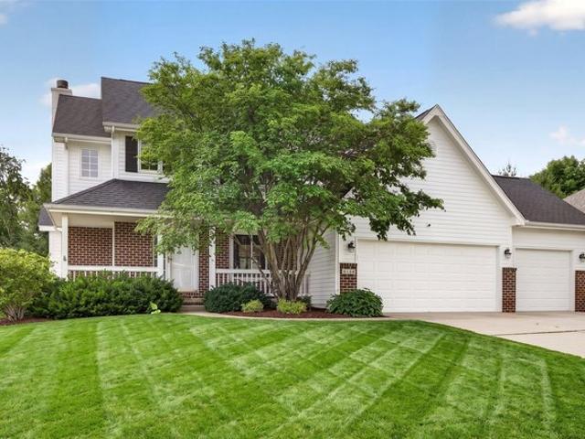 8106 Wilden Dr, Urbandale, IA 50322