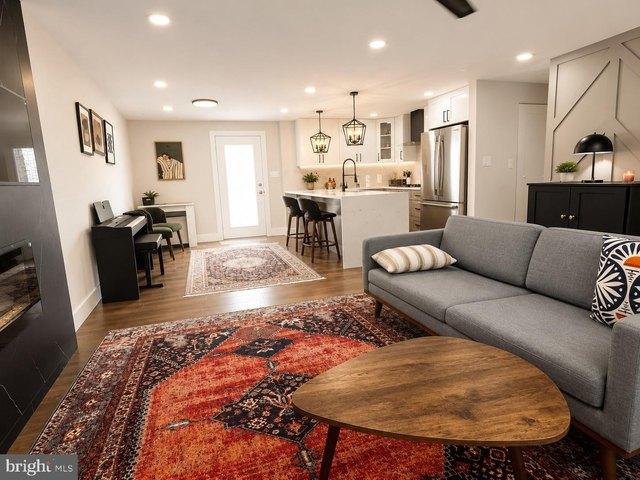 8107 Brown Ct, Alexandria, VA 22306