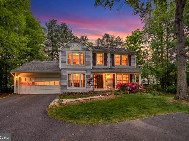 8108 Little Ridge Ln, Fairfax Station, VA 22039 | MLS #VAFX2301 | Compass