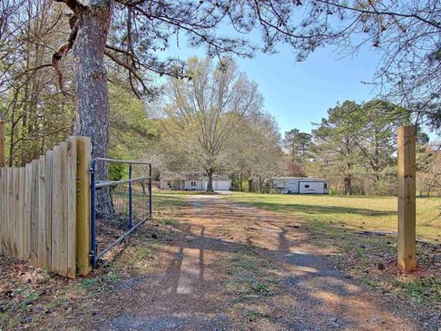 8109 Cochran Mill Rd, Chattahoochee Hills, GA 30268