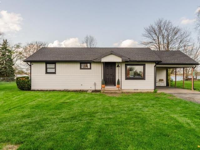 8109 Titus Rd, Oak Harbor, OH 43449