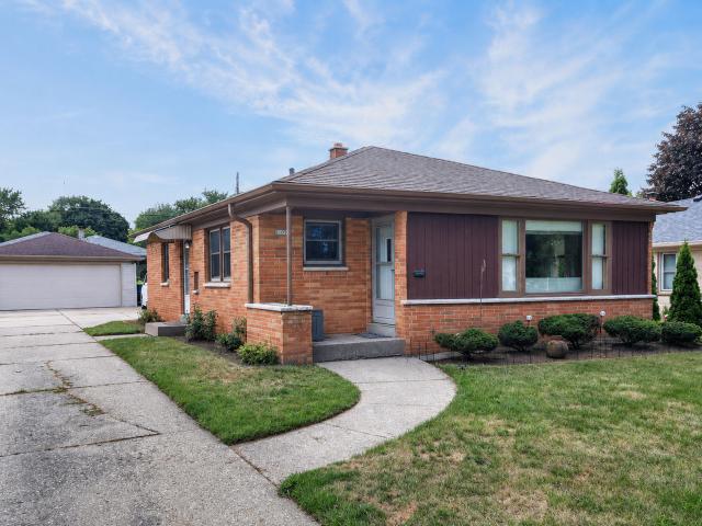 8109 W Potomac Ave