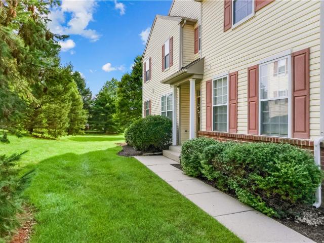 8100 Cross Creek Circle W