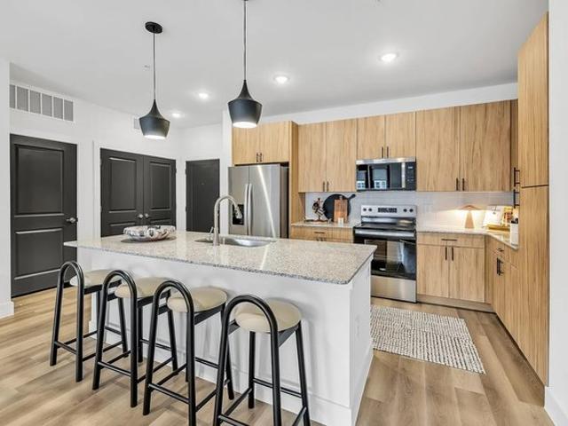 8100 S Collins St, Arlington, TX 76002