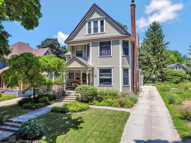 8100 W Chestnut St, Wauwatosa, WI 53213