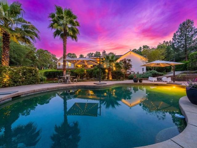 8101 Montgomery Cir, Redding, CA 96001