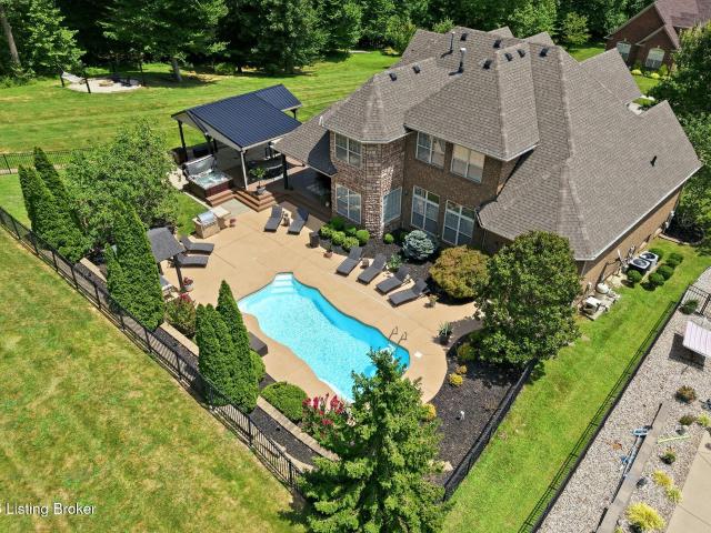 8101 Bella Woods Dr