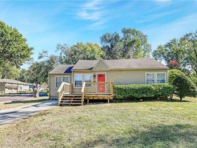 8101 Goodman St, Overland Park, KS 66204