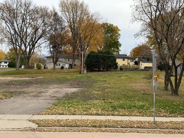 8101 Victoria Dr, Victoria, MN 55386