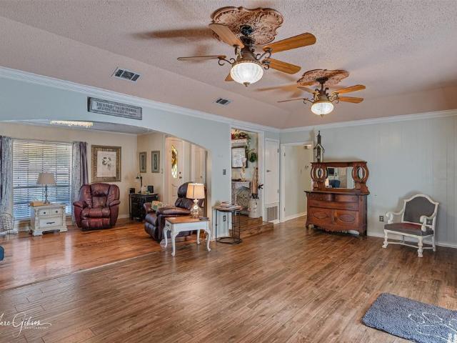 8102 Dogwood Trail