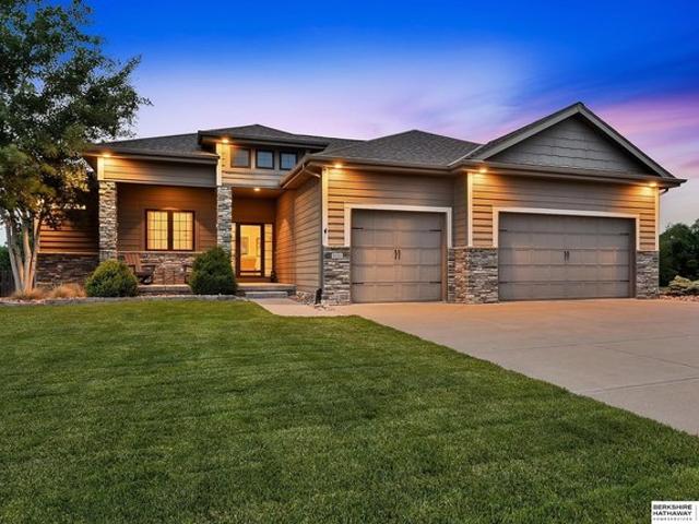 8102 S 194th St, Gretna, NE 68028