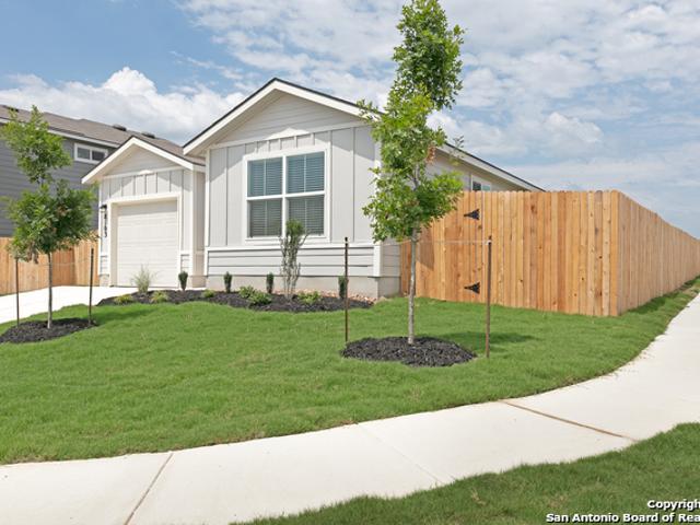 8103 Autares Glade
