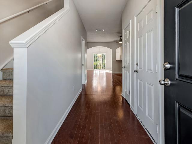 8103 Valley Oak Dr