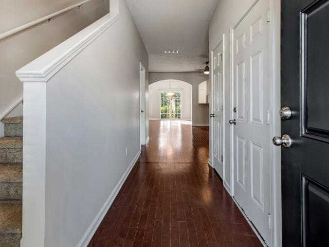 8103 Valley Oak Dr