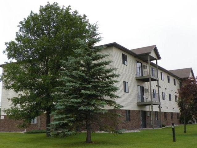 $810 / 3br 1250ft² Last 3 bedroom left June 1st! South of West Acres Mall