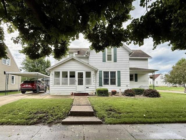 810 3rd St, Reinbeck, IA 50669