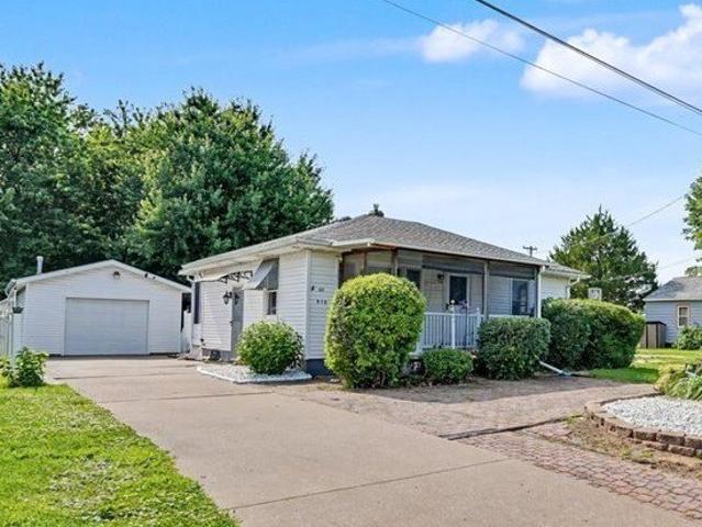 810 12th St W, Milan, IL 61264